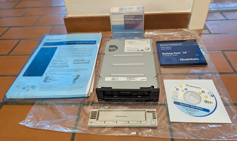Quantum DLT-V4 Tape Drive mit Zubehör (Gebraucht) in Pfaffhausen für CHF 35 – mit Lieferung auf ...