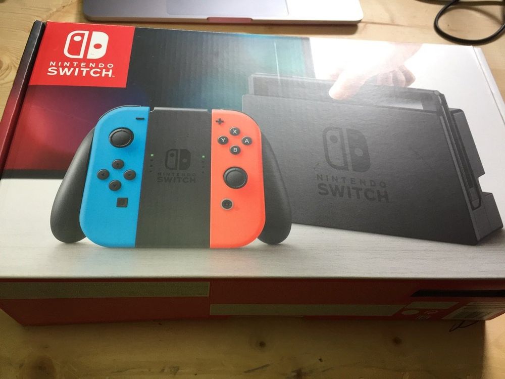 Nintendo Switch in OVP und Zubehör (Gebraucht) in für CHF 215 – mit ...