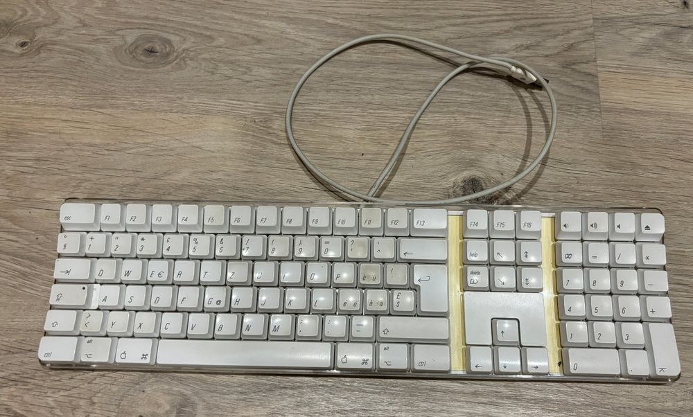 Apple Keyboard Tastatur A1048 CH-DE Layout | Kaufen auf Ricardo