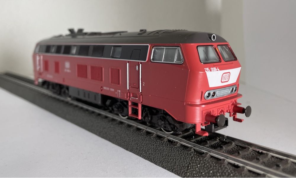 Roco DB BR 215 orientrot Wechselstrom (Defekt) in Zürich für CHF 39 ...