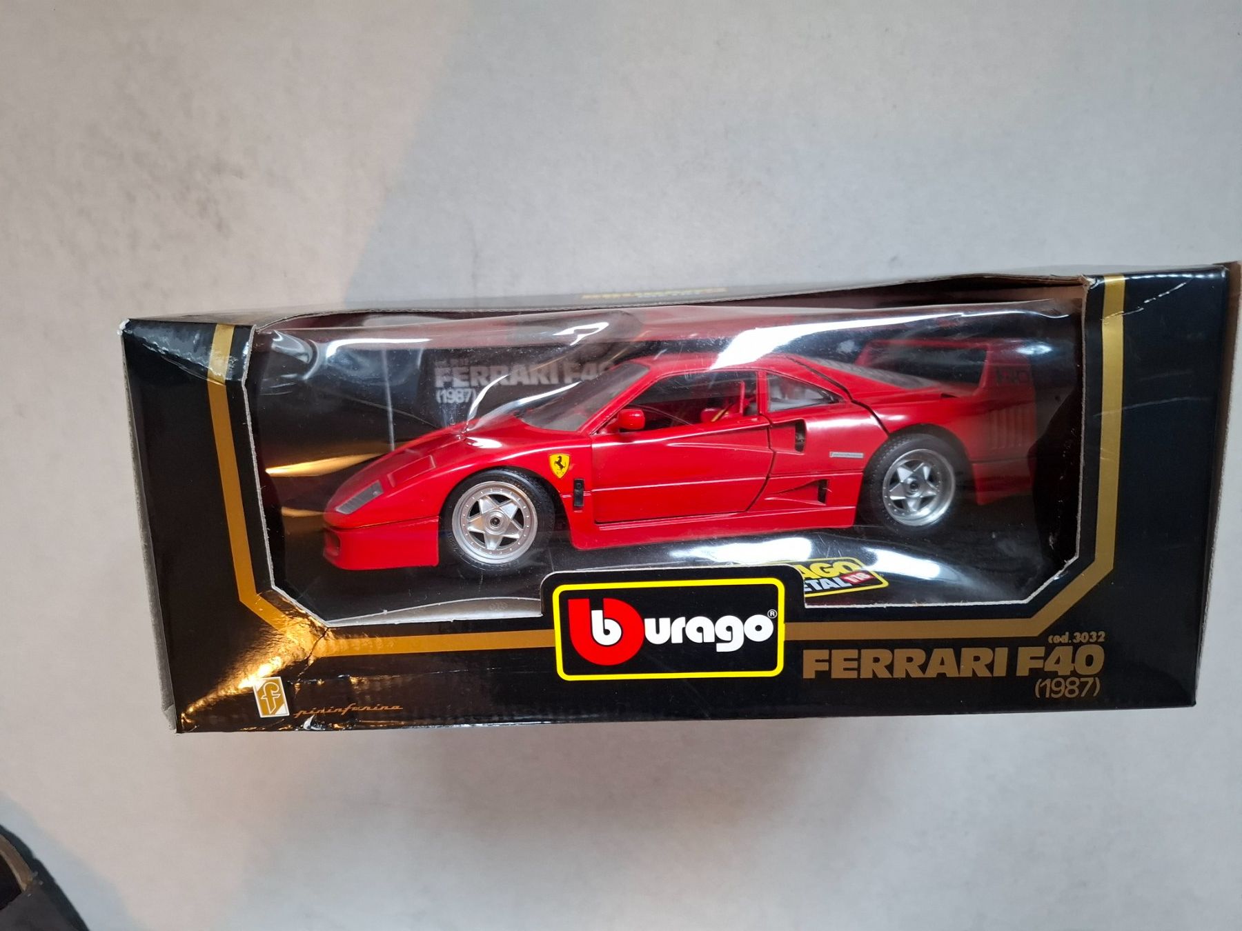 BURAGO Metall 1/18 Ferrari F40 + LANCIA AURELIA B24 SPIDER (Neu und originalverpackt) in ...