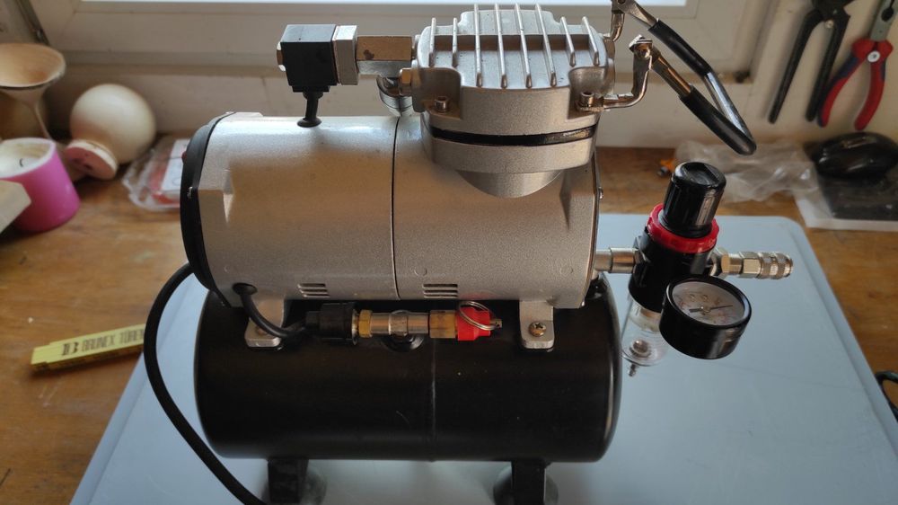 Airbrush Compressor Model AS189 viel Zubehör (Gebraucht) in für CHF 120 ...