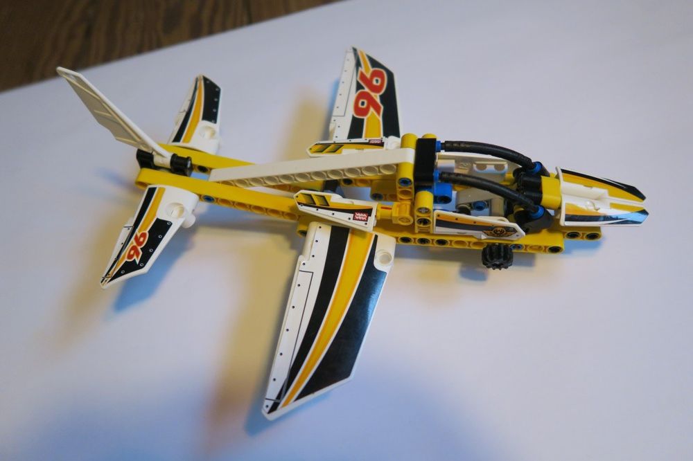 Lego Technic 42044 Düsenflugzeug (Gebraucht) in Bern für CHF 3 – mit ...