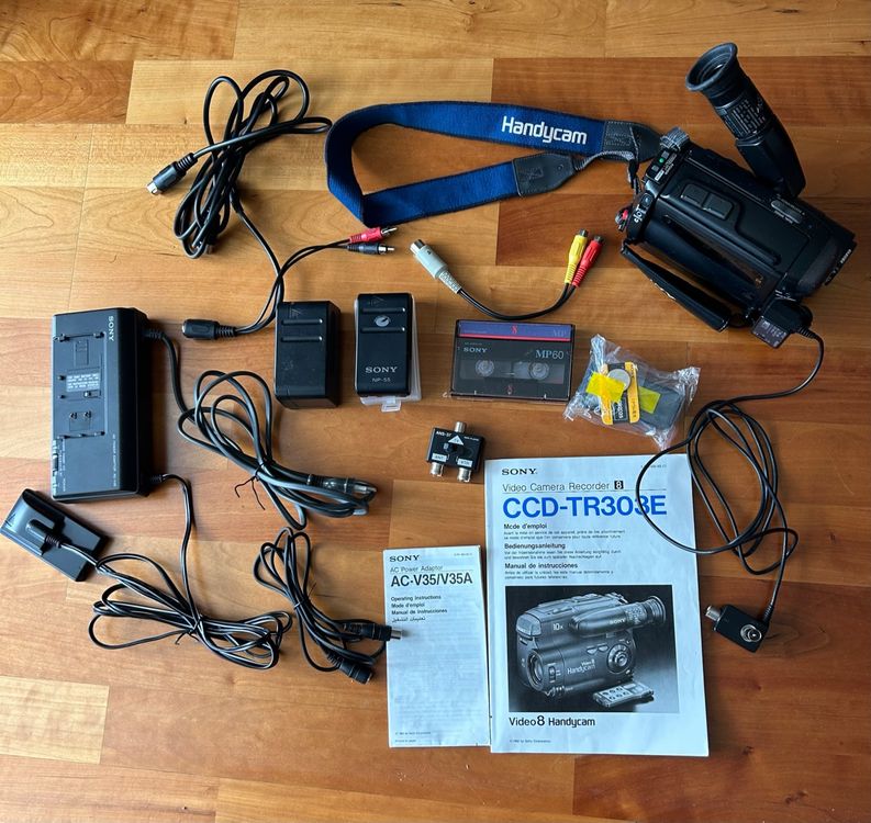 Sony Handycam vidéo 8 , accessoires, cassette,2 batteries | Kaufen auf ...