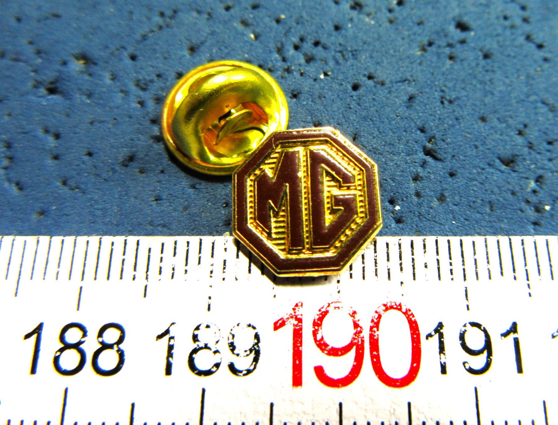 MG BRITISH-CAR AUTO LOGO SCHMUCK-PIN GOLDIG KLRIN-FEIN 12mm (Gebraucht ...