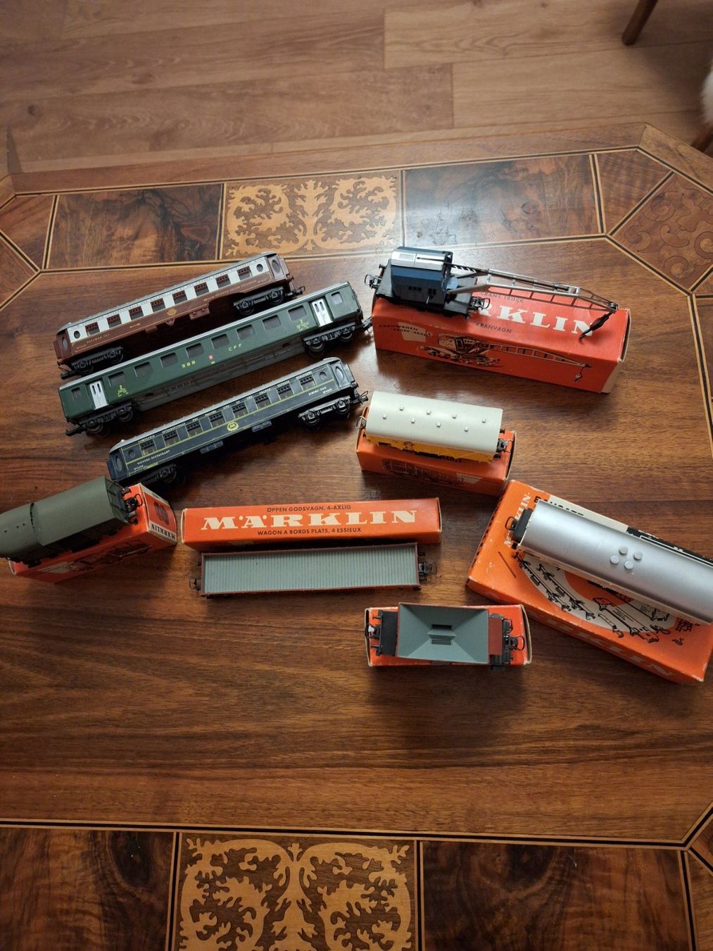 6 Stück Märklin Eisenbahnen mit OVP + 3 Waggon normal HO (Gebraucht) in ...