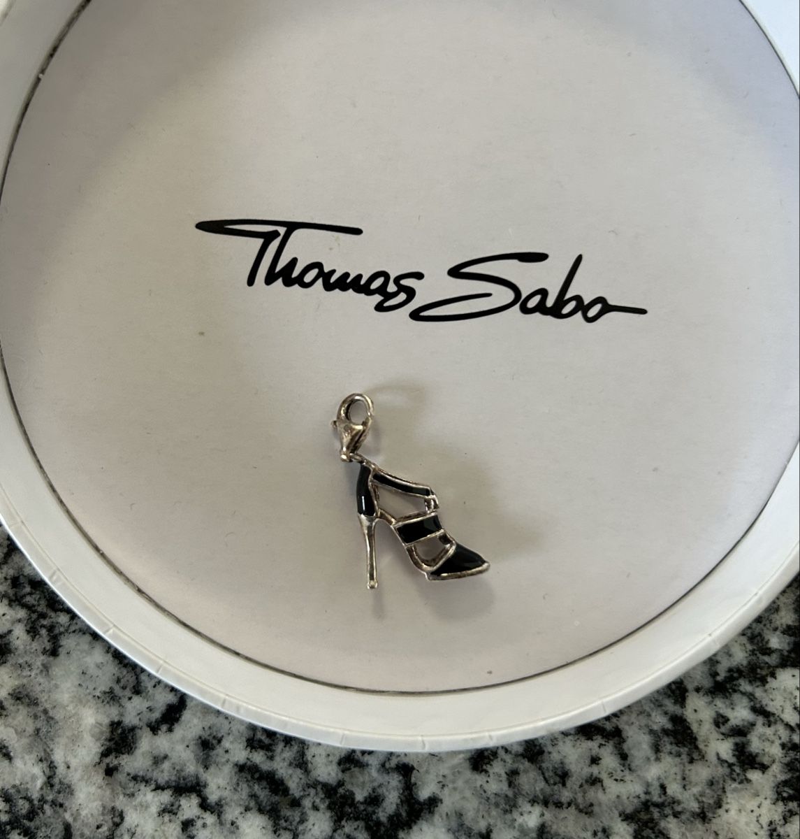 Thomas Sabo Charm Anhänger High Heel schwarz 🖤 (Gebraucht) in Itingen für CHF 19 – mit Lieferung ...
