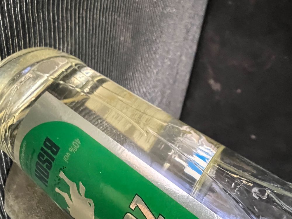 BISON VODKA ZUBROWKA ANCIENNE BOUTEILLE ENTAMÉE (Gebraucht) in Genève ...