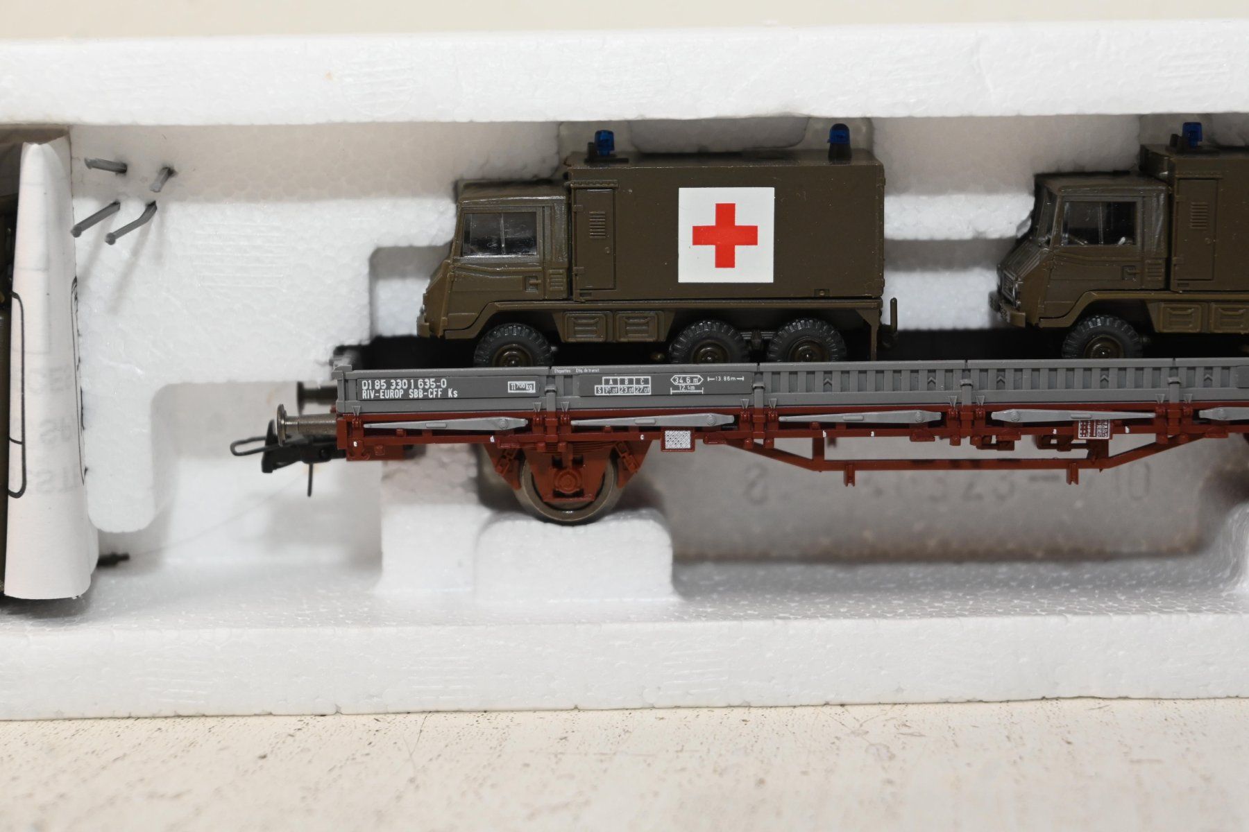 Flachwagen Roco mit Militär Ambulanz HO/AC mit OVP (Gebraucht) in ...