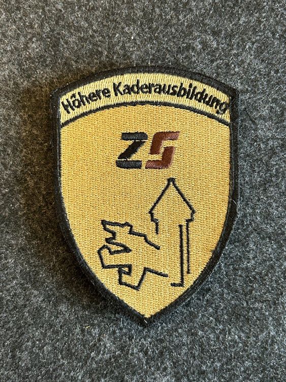 Badge AXXI, HKA ZS (Zentralschule) (Gebraucht) in Berikon für CHF 3.5 ...