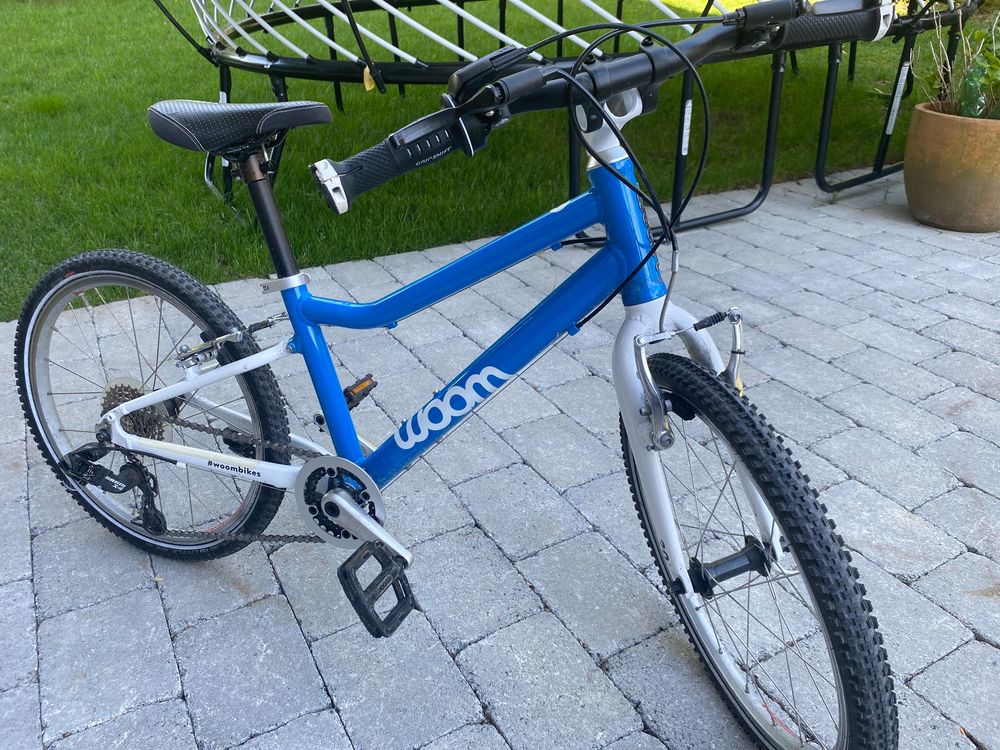 Woom 4 Kinderfahrrad blau/weiss 20 Zoll | Kaufen auf Ricardo
