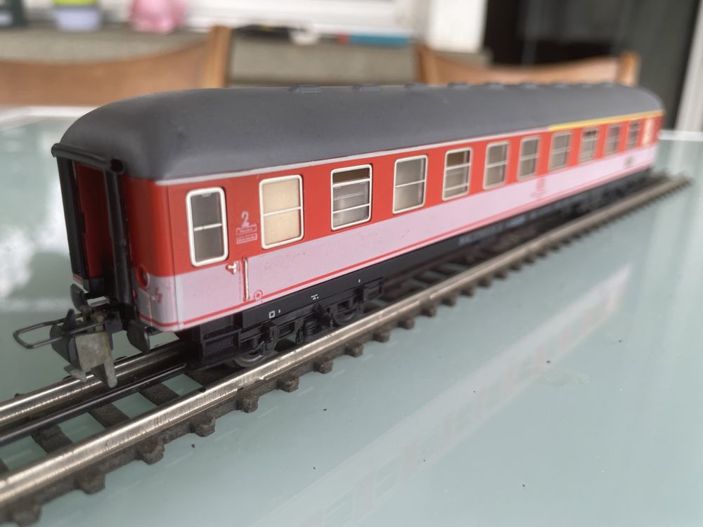 DB Schnellzugwagen H0 (Gebraucht) in Suhr für CHF 8.5 – mit Lieferung auf Ricardo kaufen