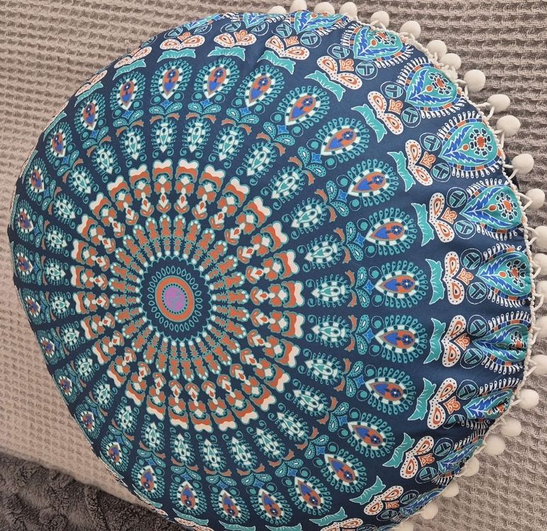 Dekoratives Rundkissen mit Mandala-Muster und Bommelrand (Neu (gemäss ...