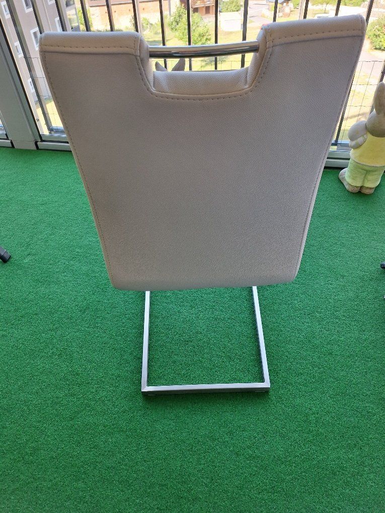 4 chaises de salle à manger, Selon photos (Gebraucht) in Saxon für CHF ...