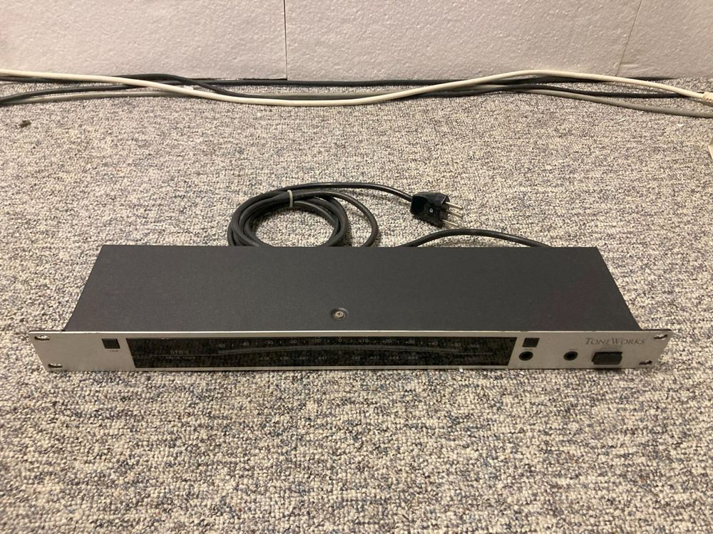 Korg ToneWorks DTR-2 Digital Tuner 19" 1HE (Gebraucht) in Brüttisellen ...