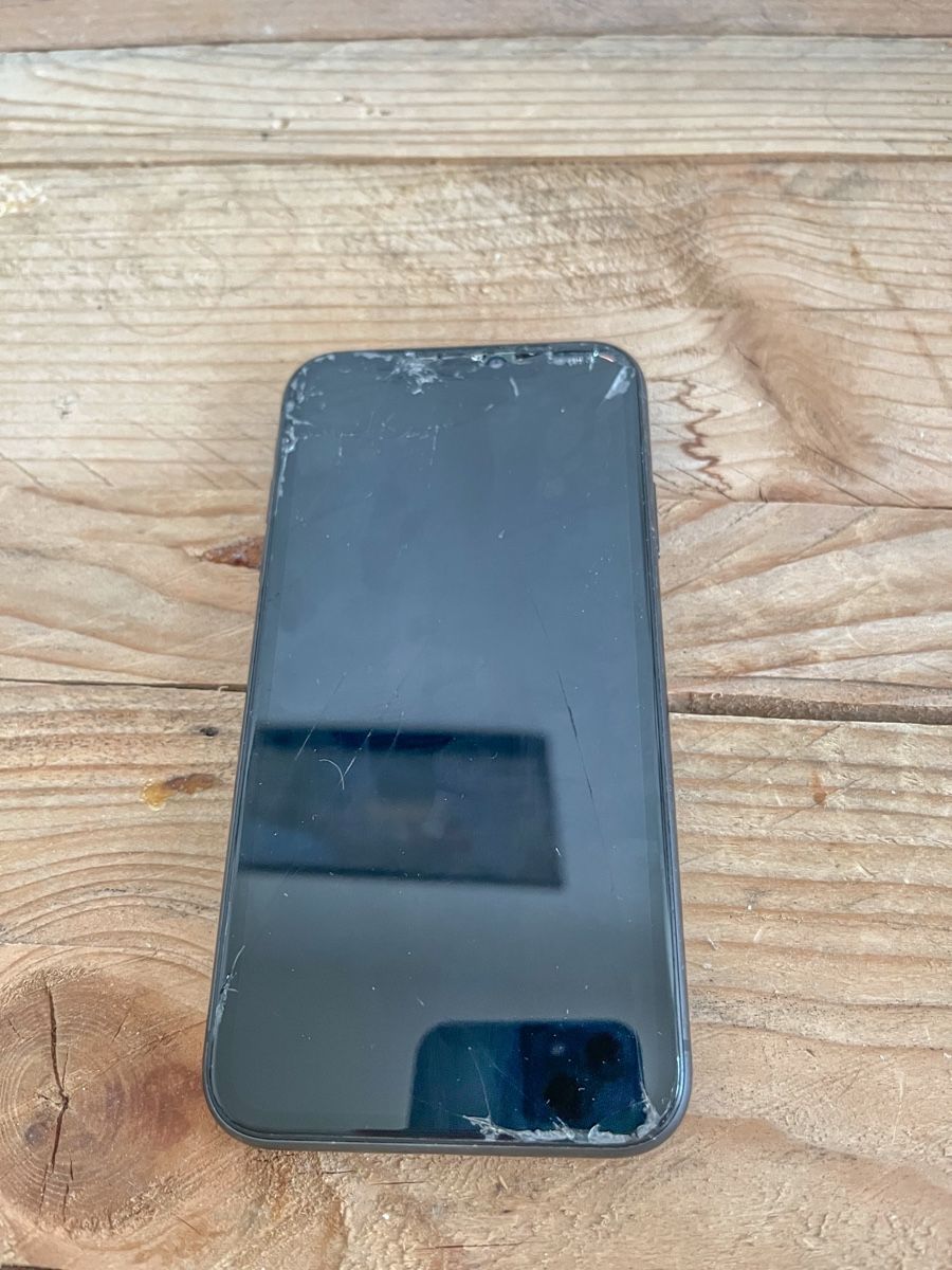 iPhone 11 128gb avec écran cassé (Gebraucht) in Font für CHF 20 – mit ...