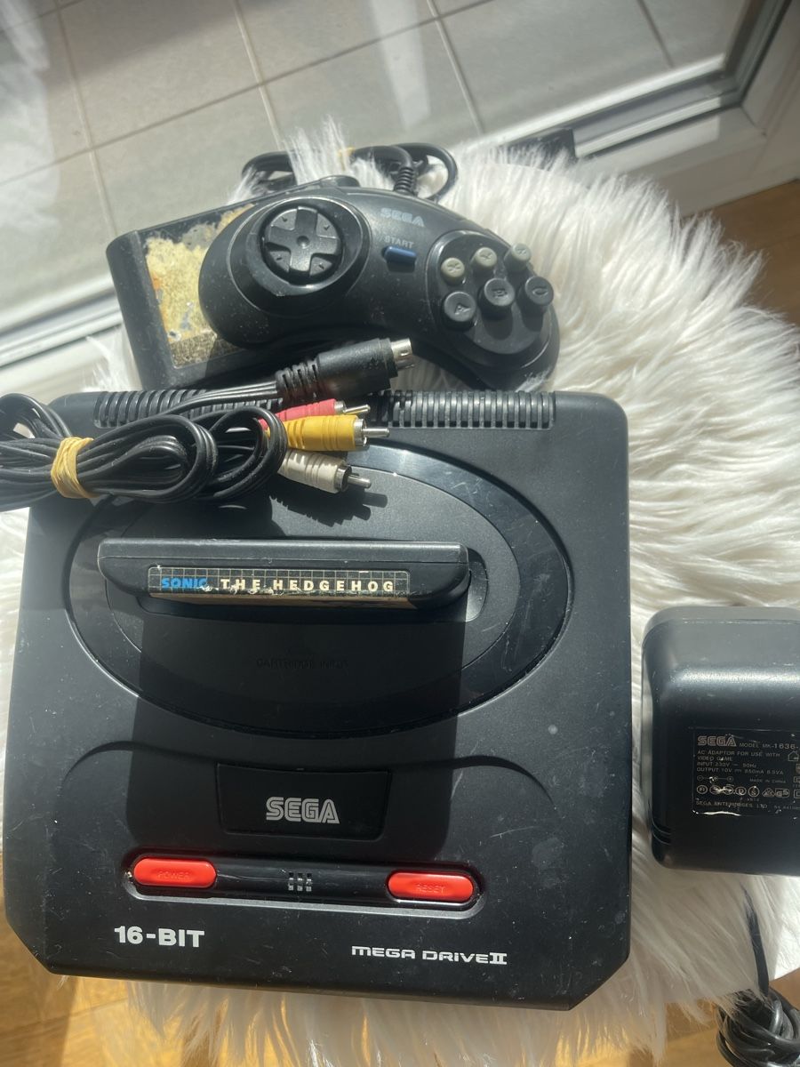 Sega mega drive 2 avec deux jeux inclus sonic (Gebraucht) in Genève für ...