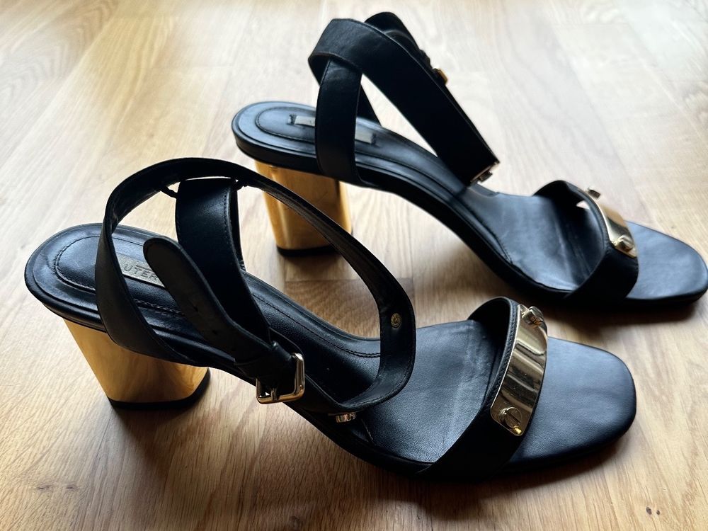 UTERQUE Black / Gold Leather Heeled Sandals Size 40 (Gebraucht) in Stäfa für CHF 12 – mit ...