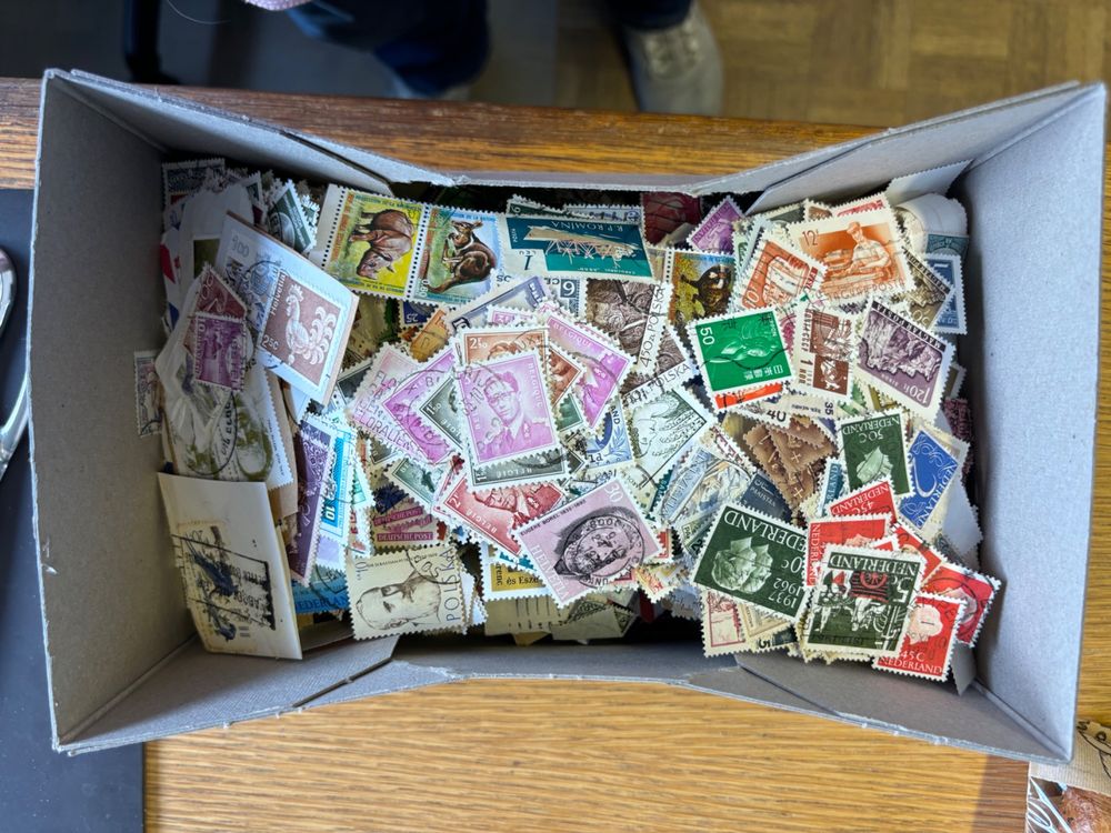 Karton mit 400 Gramm Marken weltweit ab Alt | Kaufen auf Ricardo