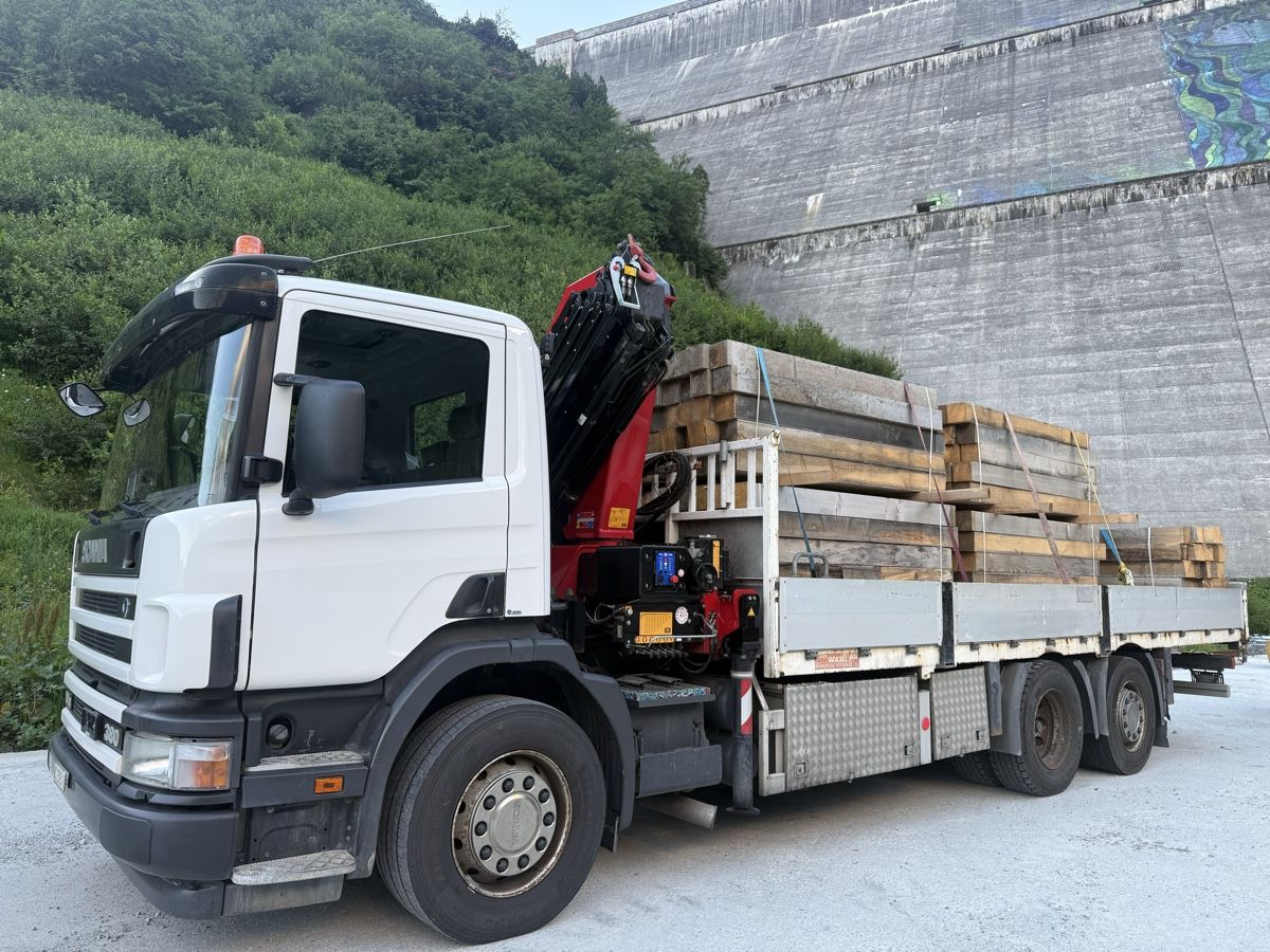 Scania 114G 6x2*4 mit Kran HMF 2820K-RCS Baumaschinentaxi (Gebraucht ...