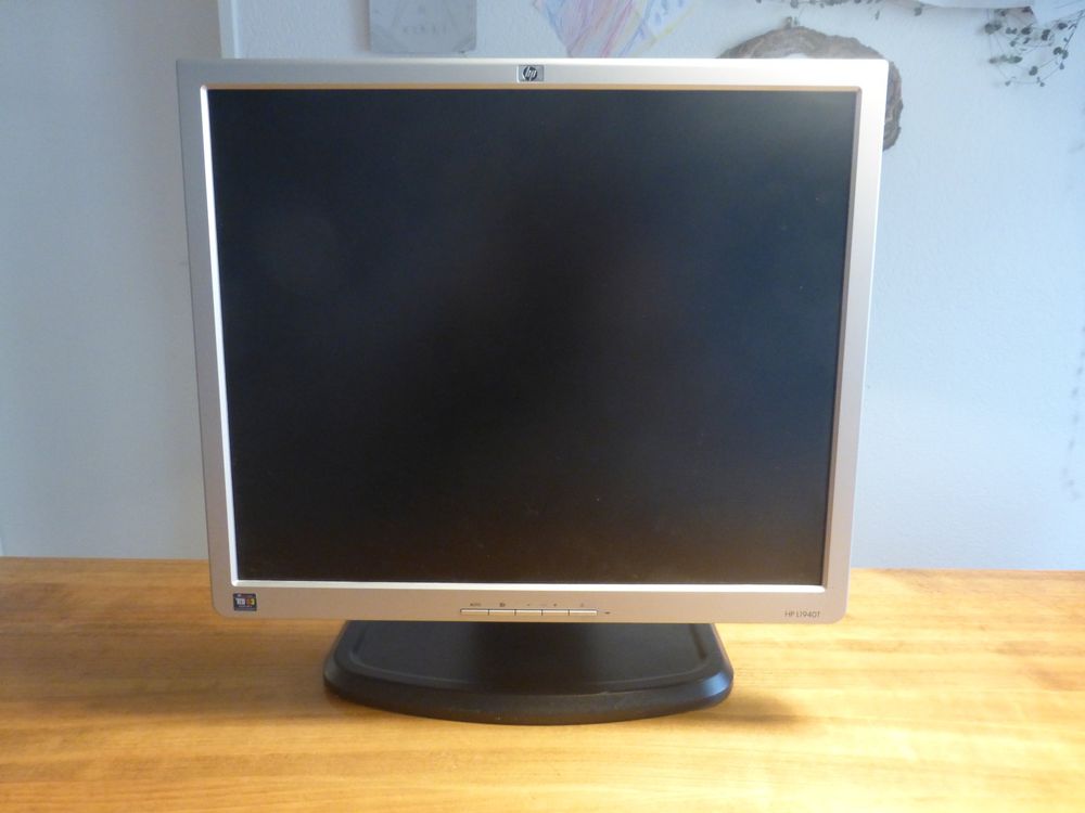 HP Display Screen Monitor L1940T | Kaufen auf Ricardo