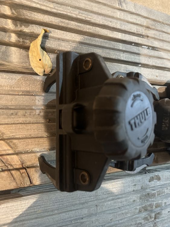 Thule kit de montage (D'occasion) à Ponthaux pour CHF 20 – avec ...