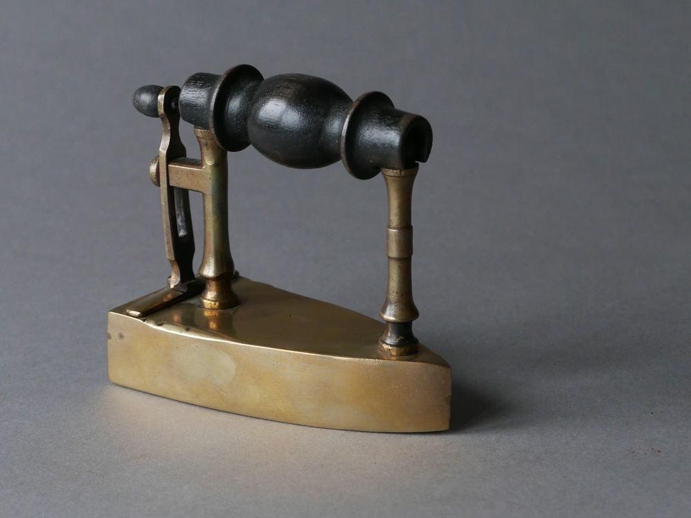ANTIKES KLEINES MESSING BÜGELEISEN UM 1890 | Kaufen auf Ricardo