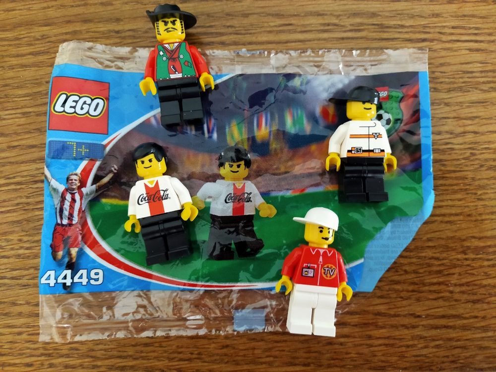 4 Lego Fussball Minifiguren, u.a. 4449 und 4065 | Kaufen auf Ricardo