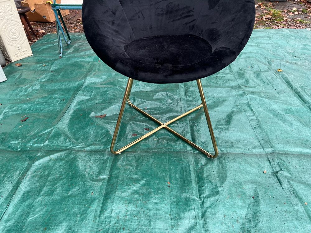 Schwarzer Samt Sessel mit Gold Beinen - Nr 56 (Gebraucht) in ...