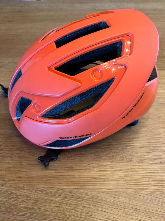 Sweet Protection Falconer Pas Normal Studios Helm | Kaufen auf Ricardo