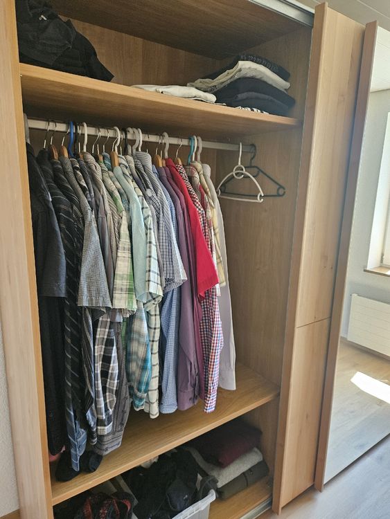 Kleiderschrank (Gebraucht) in Sirnach für CHF 100 – nur Abholung auf ...