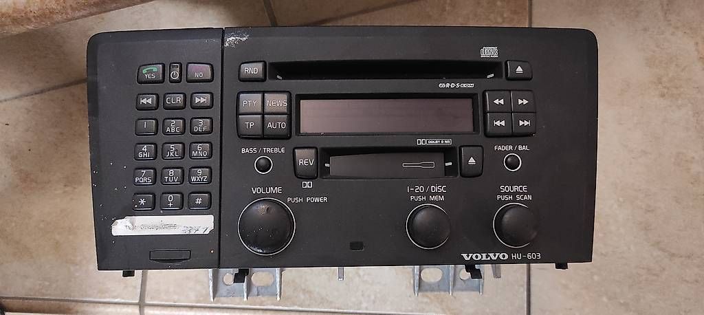 Radio Lecteur CD Volvo série v70 xc70 c70 p2 (Gebraucht) in Aigle für ...