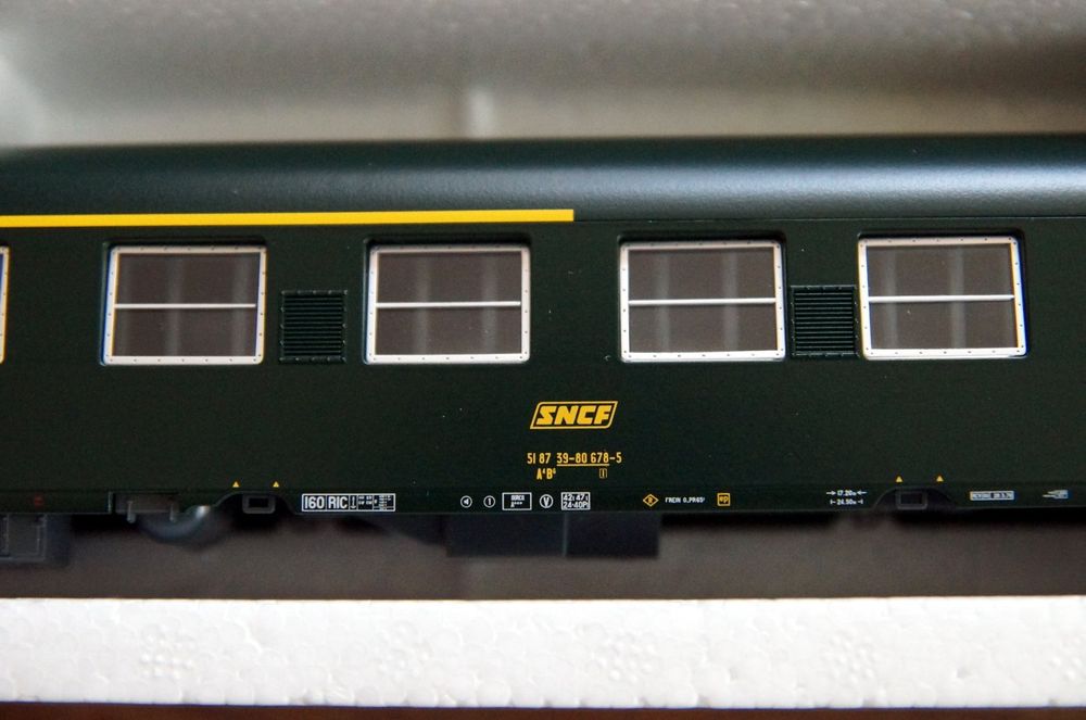 Roco 44603/44606 - SNCF Personenwagen-Set (Neu und originalverpackt) in ...