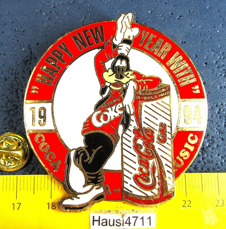 COCA-COLA DISNEY GOOFY HAPPY NEW YEAR WITH MUSIC 60mm ENAMEL (Gebraucht ...