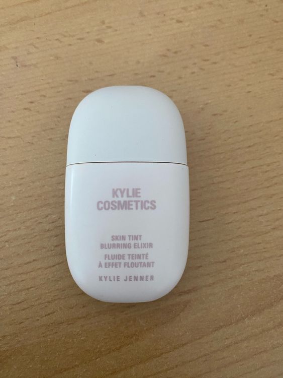 Kylie Cosmetics Skin Tint Blurring Elixir | Kaufen auf Ricardo