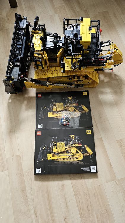 Lego 42131 CAT D11 Bulldozer (Gebraucht) in Laupen ZH für CHF 200 – mit ...