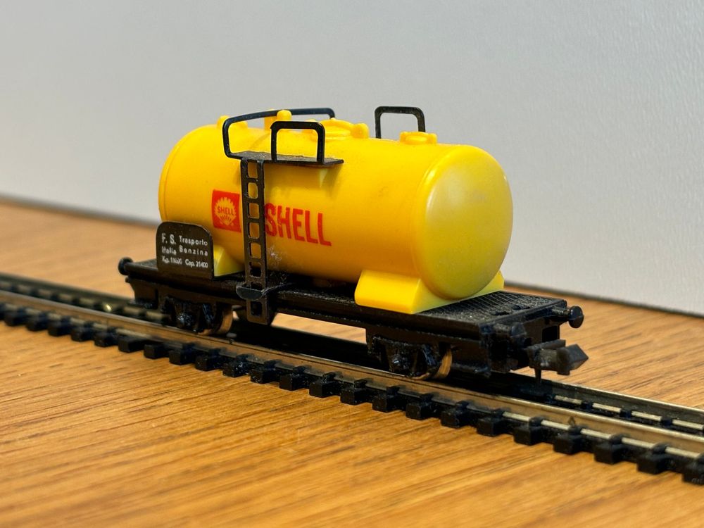 a327: Kesselwagen SHELL, Marke LIMA (Spur N) (Gebraucht) in Birsfelden ...