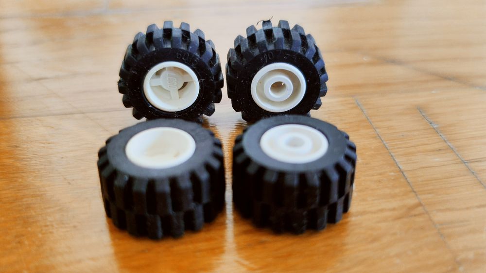 4 Lego wheels with tyres (Gebraucht) in Glattbrugg für CHF 4 – mit ...