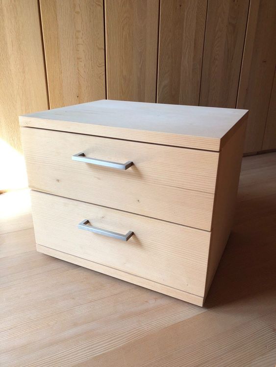Massives Nachttischli Fichte, natur geseift, 2 Schubladen (Gebraucht) in Gebenstorf für CHF 150 ...