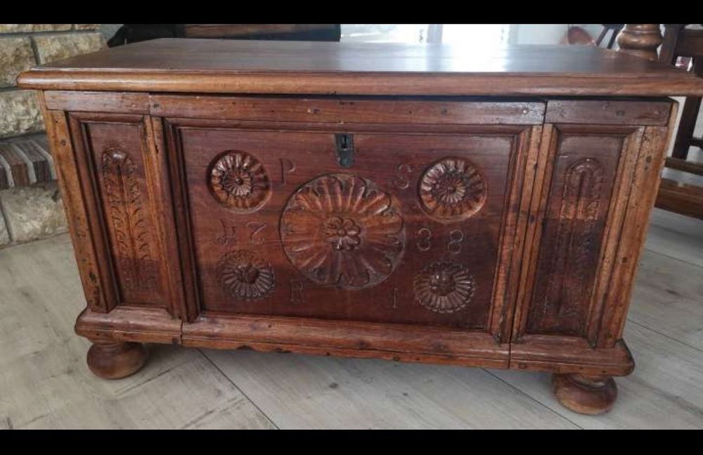 Holztruhe, Ancien petit bahut ou coffre en noyer | Kaufen auf Ricardo