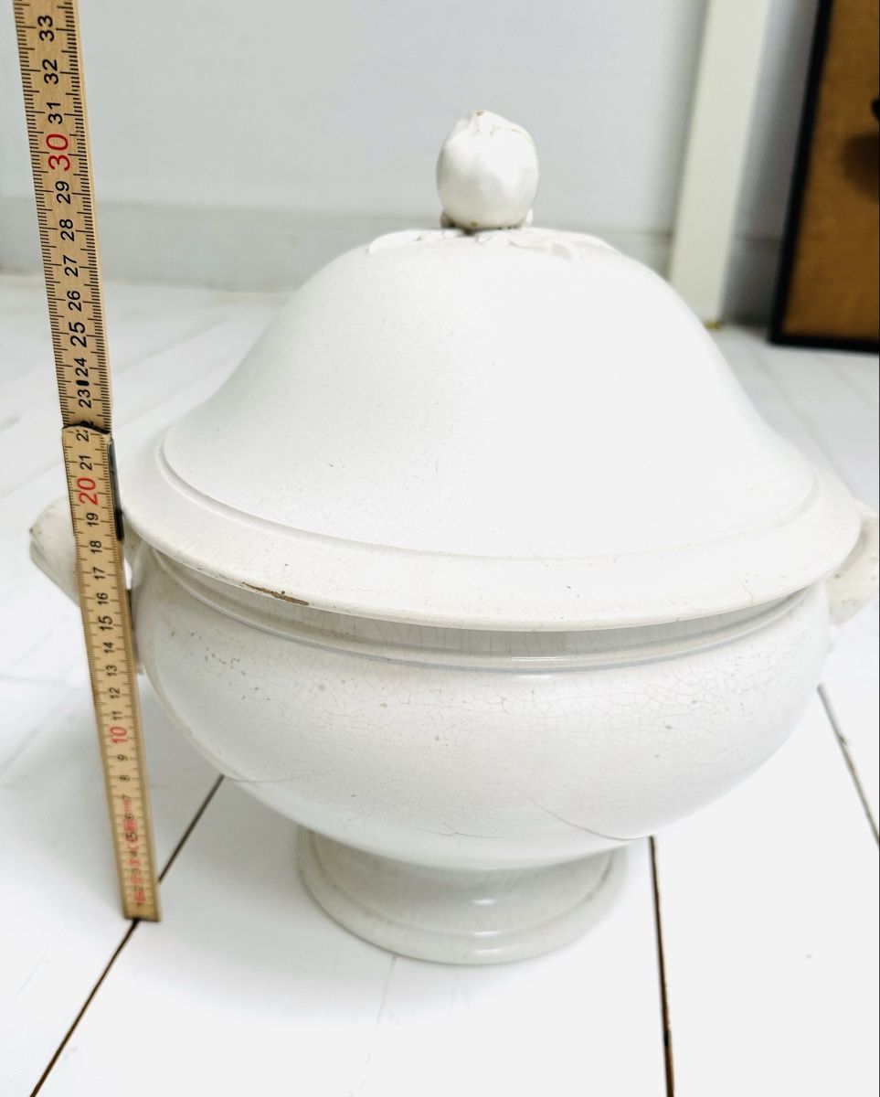 Soupière ancienne en faïence blanche 🥣 Décorative! (Défectueux) à ...