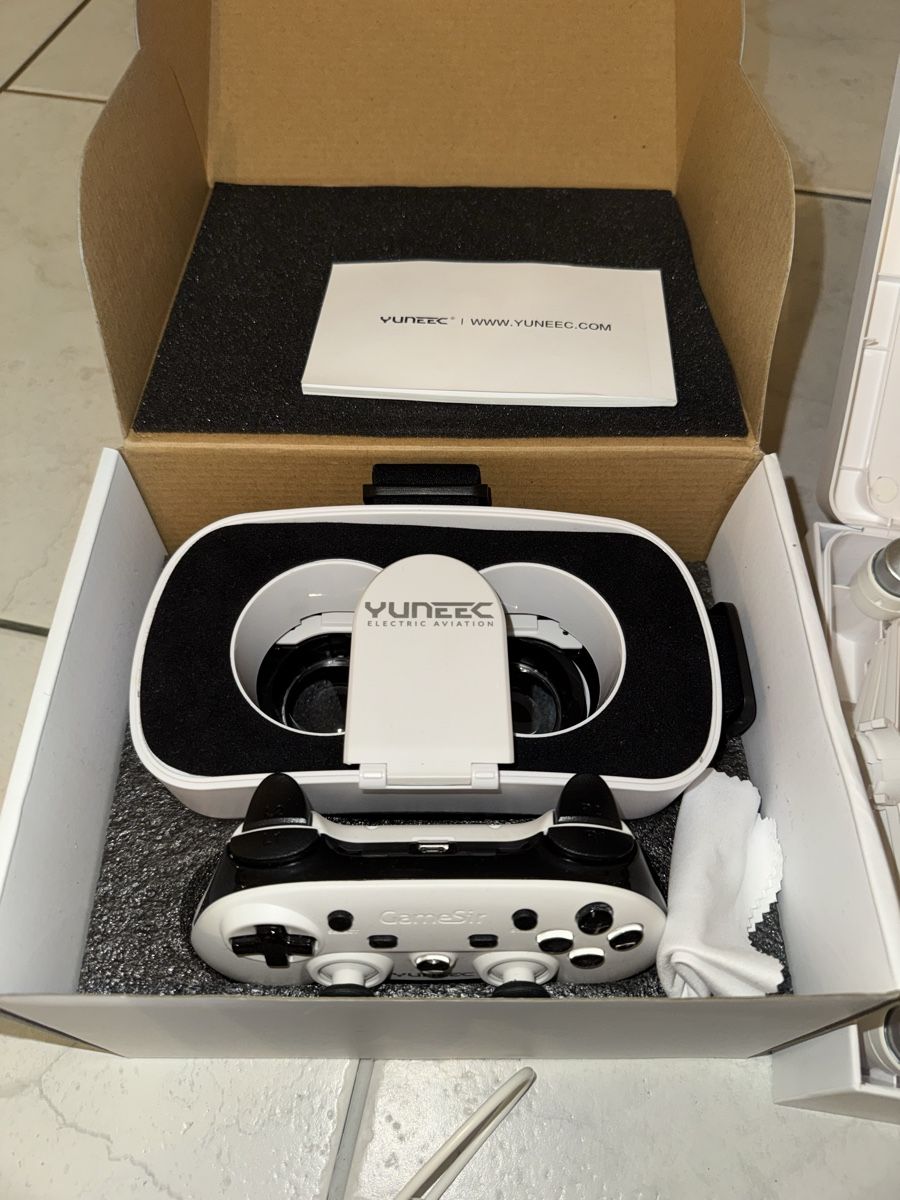 Drohne Yuneec Breeze 4K mit VR Brille, Controller und Akkus (Gebraucht ...