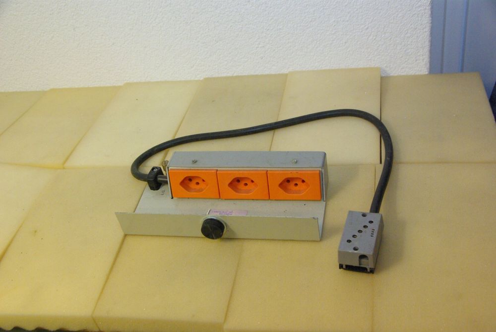 woertz Bodeneinlasssteckdosenleiste 3-fach (Gebraucht) in Herisau für ...