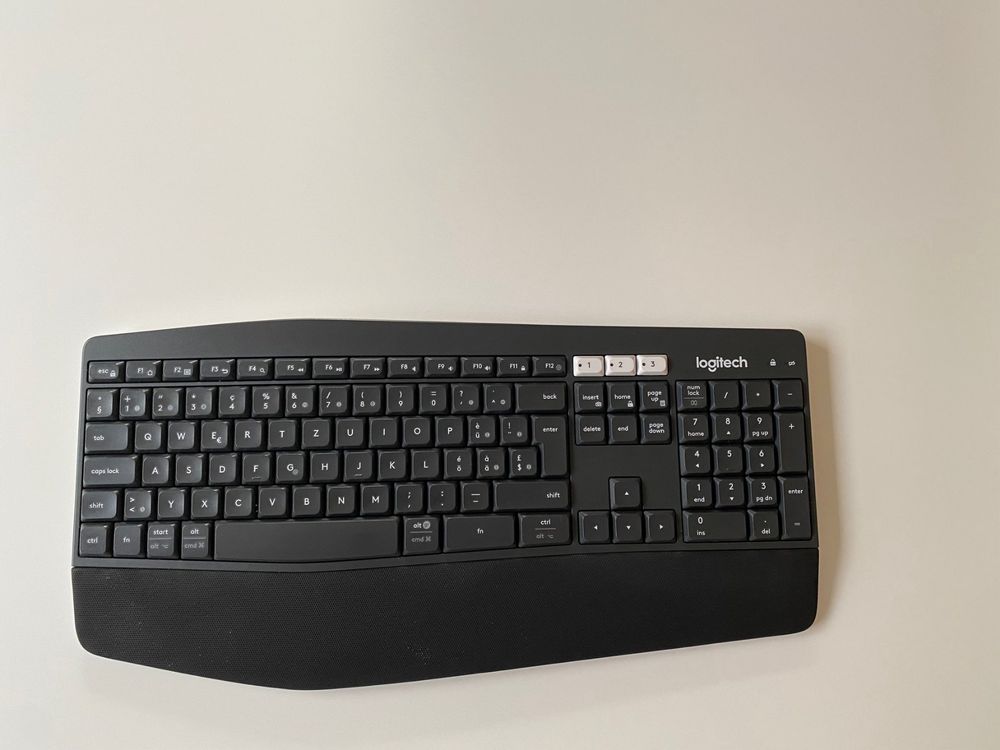 Logitech K850 Keyboard Tastatur Wireless Bluetooth | Kaufen auf Ricardo
