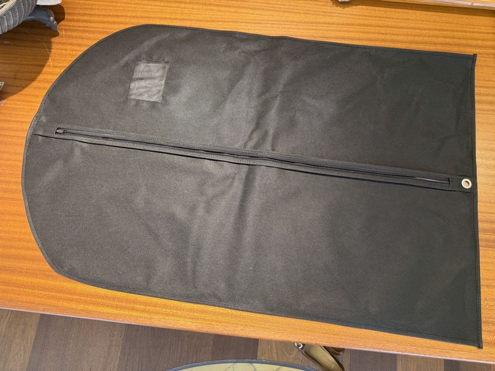 200Stk Schwarze Kleiderhüllen mit Reissverschluss, NEU!! (Neu (gemäss ...