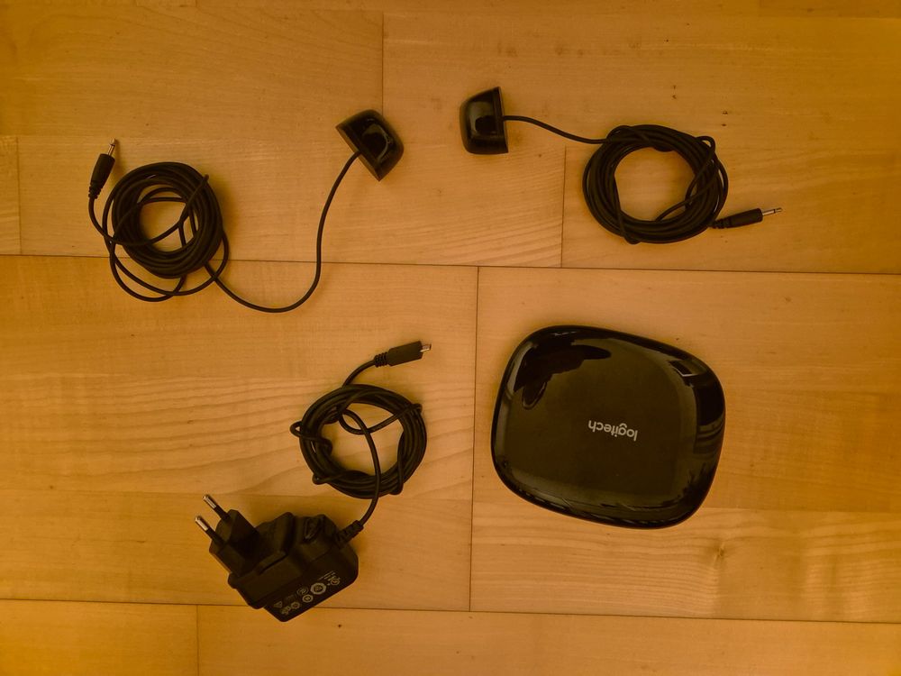 Logitech Hub mit zwei IR Blaster Erweiterungen (Gebraucht) in Aesch BL ...