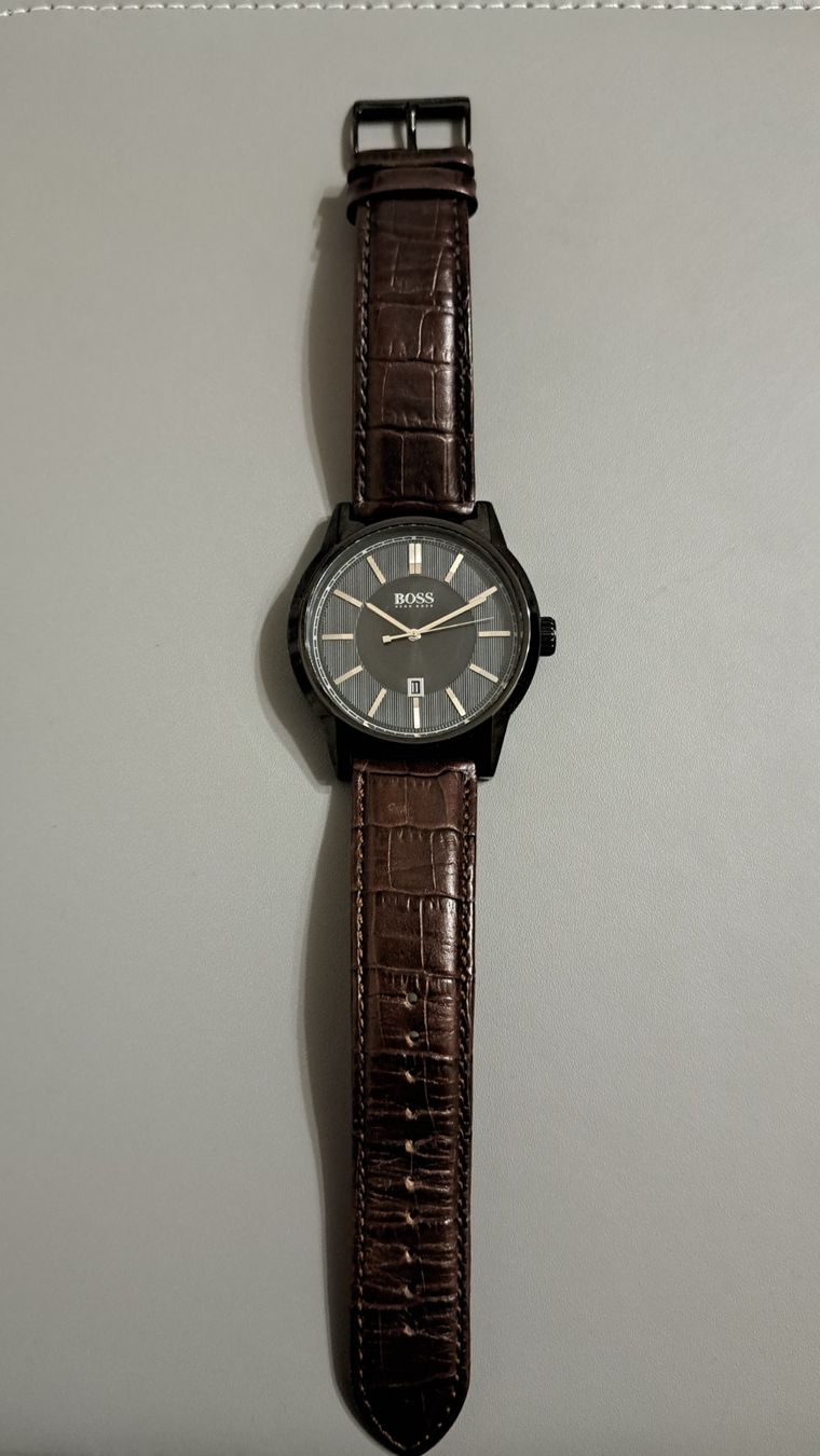 Montre Hugo Boss, cuir brun, état impeccable 45mm (Neuf (Voir ...