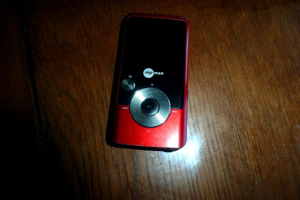 MPMAN MP160 FM 2GB * MP3/MP4 Spieler ohne Kabel (Defekt) in Emmen für ...