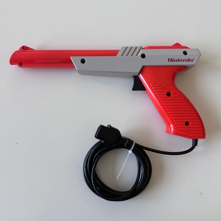 Nintendo Zapper in orange für die NES | Kaufen auf Ricardo