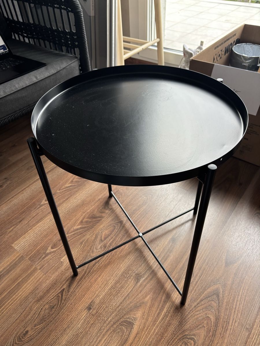 Table d’appoint ronde en métal noir (D'occasion) à La Conversion pour ...